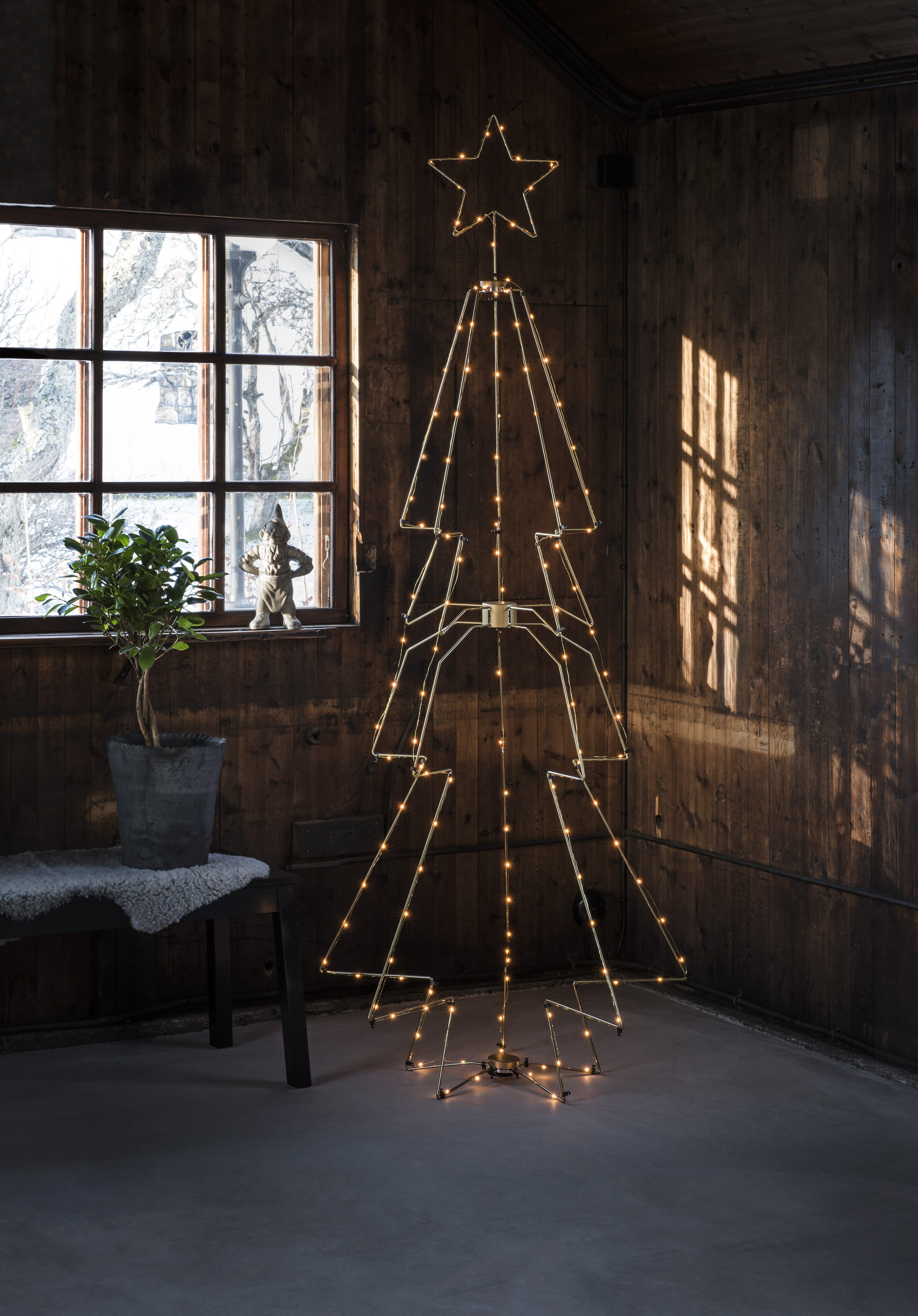 Juletre messing 210 cm med 140 amber LED - Trend Collection AS